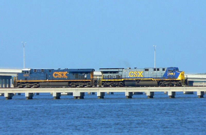 CSX 618 & 5219